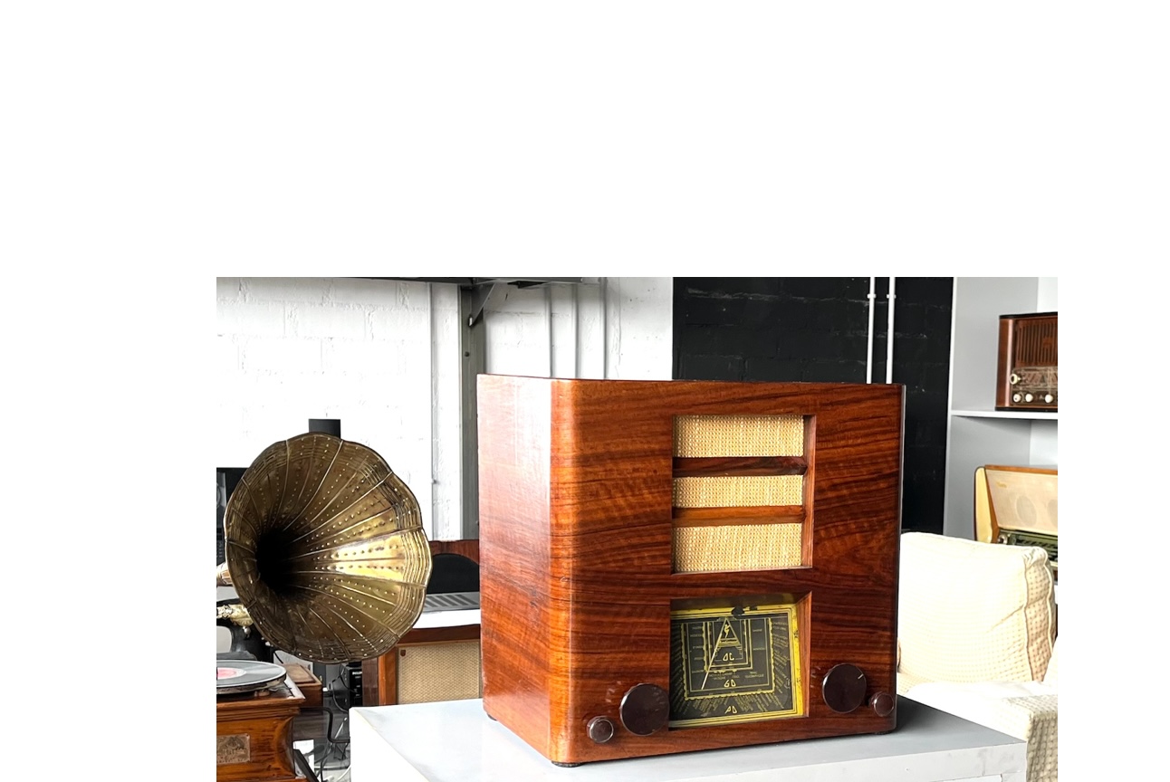 Radiomuse de válvulas, radio francesa de los años 30